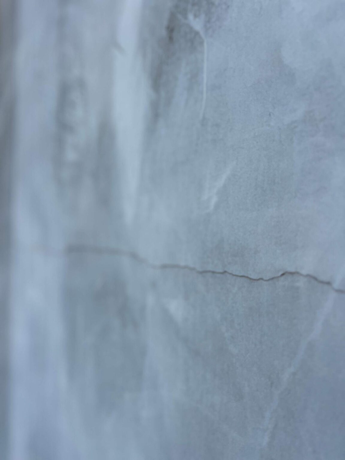 How Do I Fix Wall Cracks?